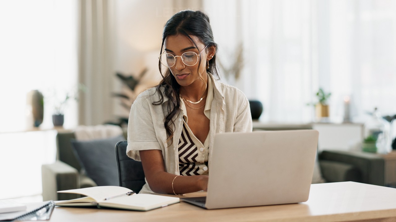 Quels sont les équipements indispensables pour se lancer en freelance dans le digital en 2025